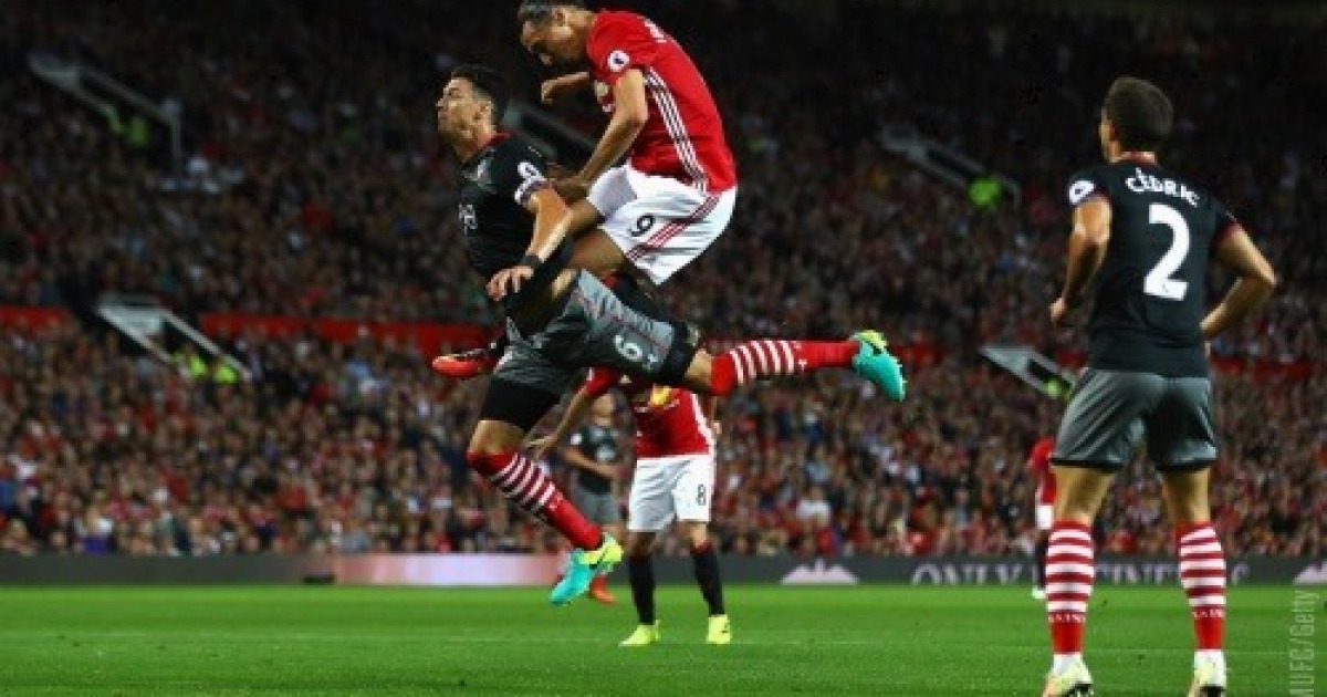 [EPL 2R] 줄라탄 멀티골 맨유, 사우스햄튼에 2-0 완승