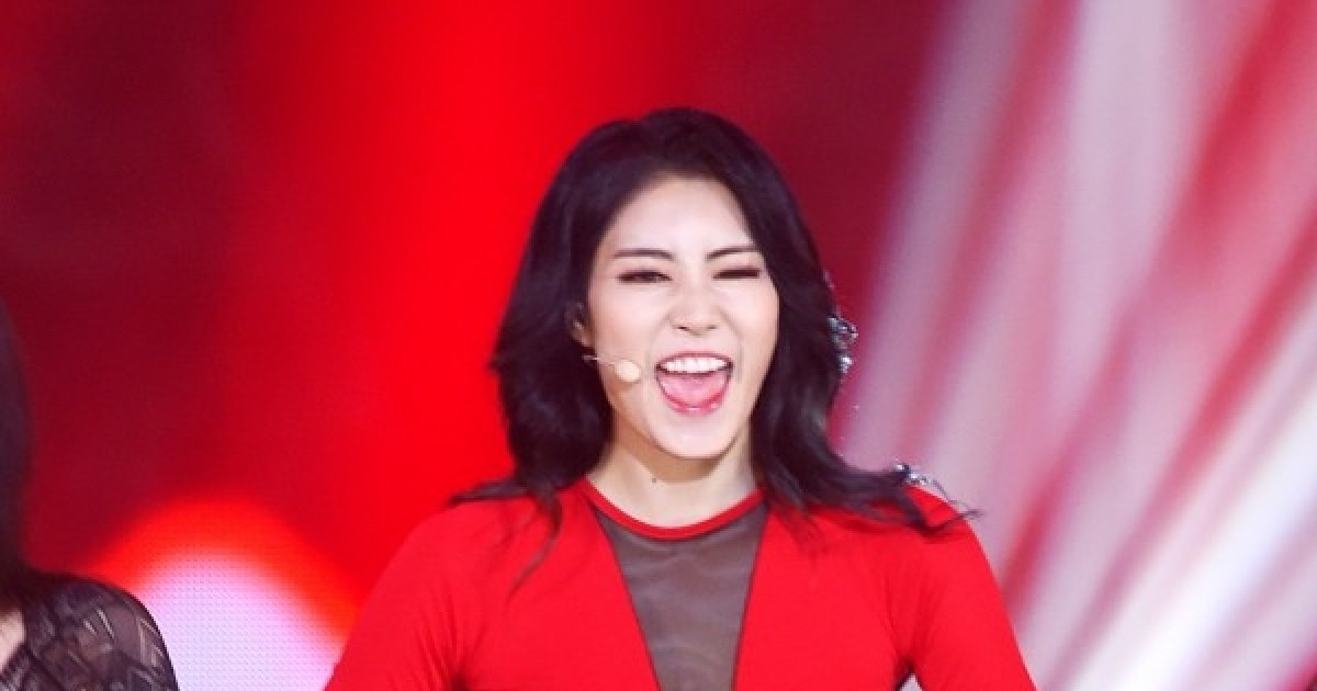 루이, 강렬하고 과감한 의상