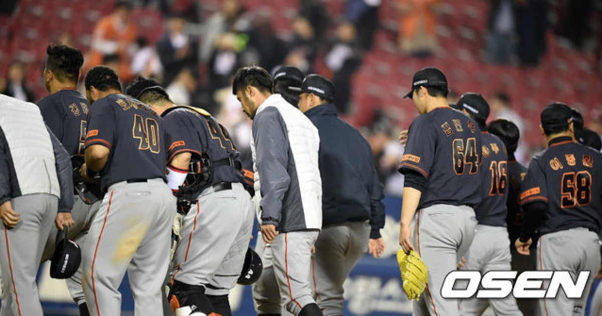 'FA+외인 투자 ↑' 한화, 8월말 성적은 작년보다 ↓