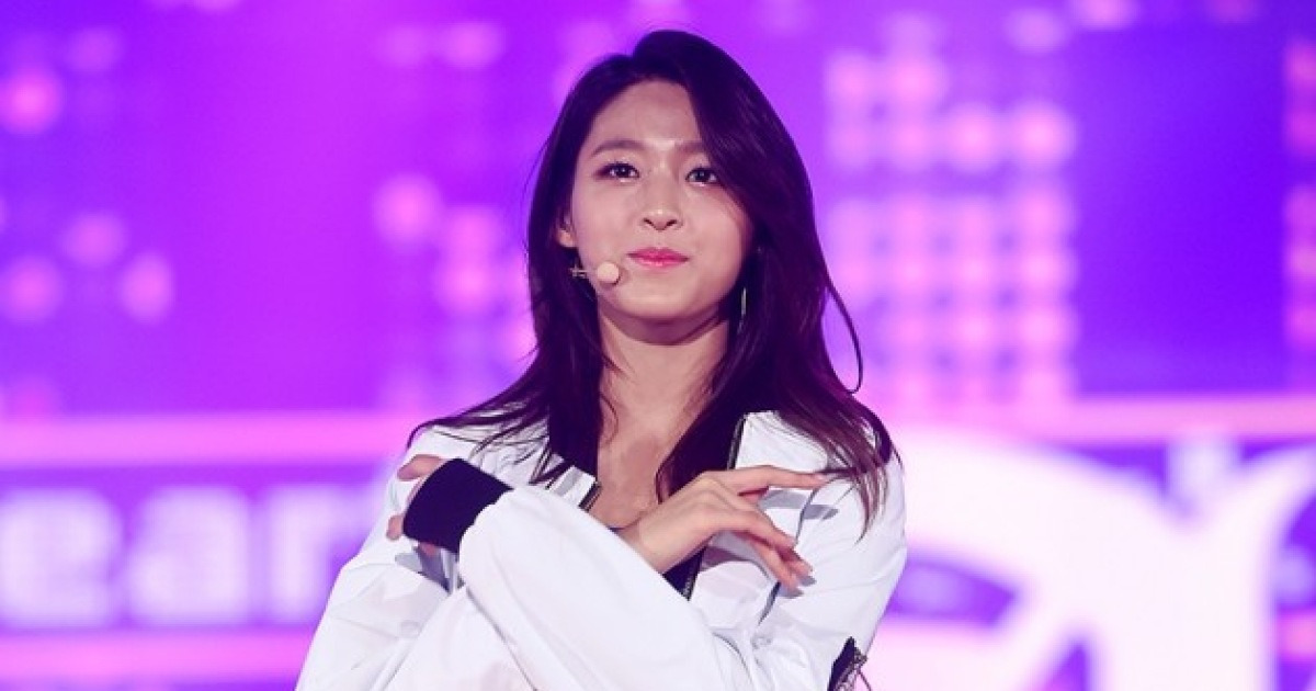 [HEI포토] AOA 설현, '콜라병 몸매 자랑하며'