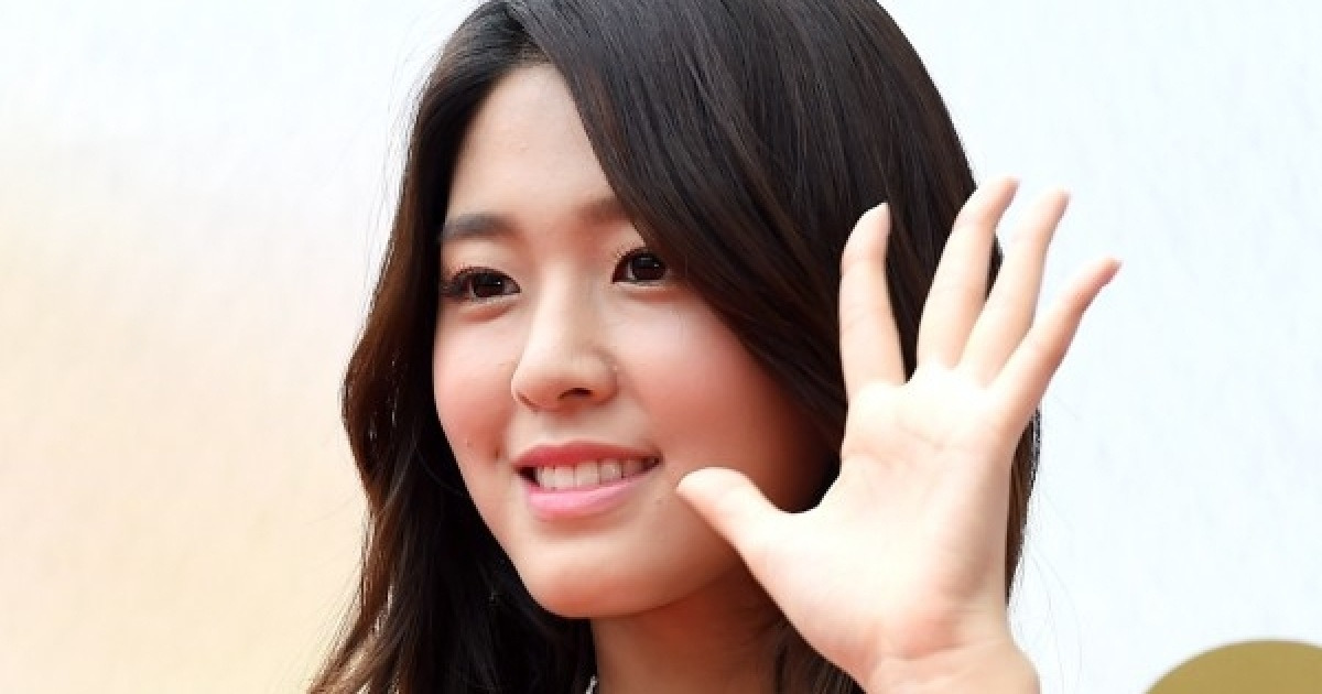 남다른 분위기 풍기는 AOA 설현