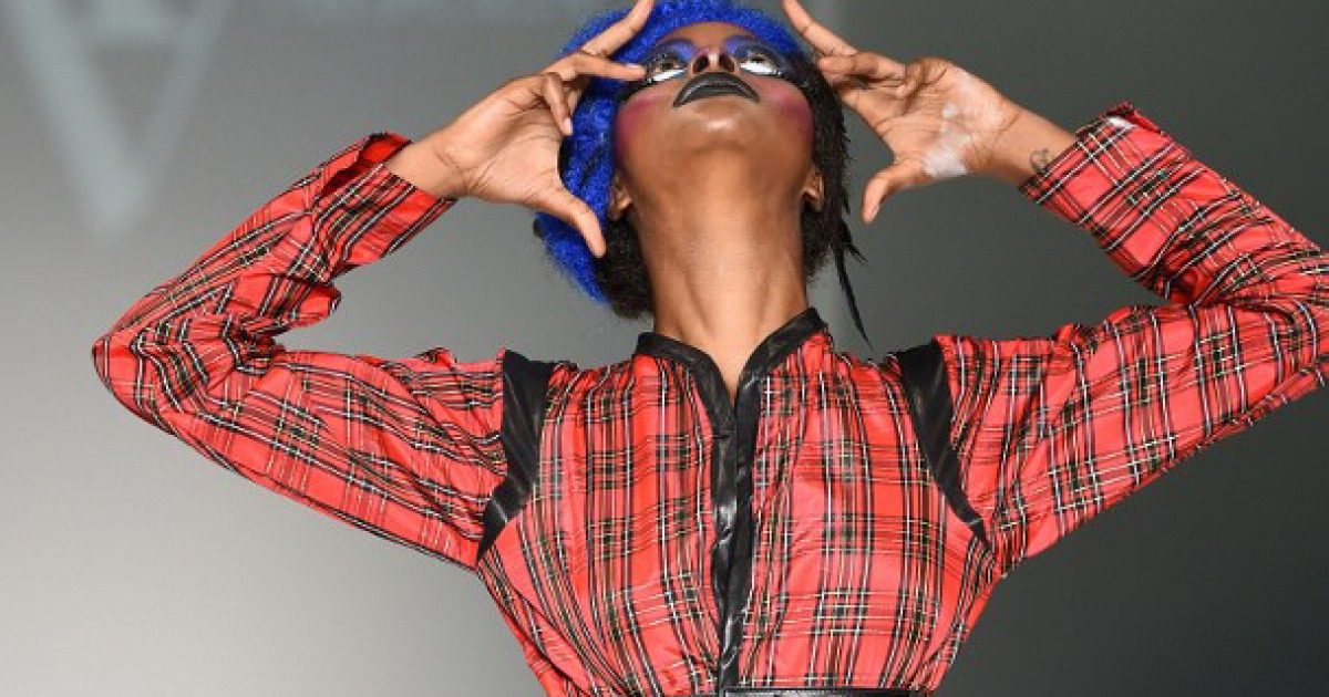 [포토] 머리 아픈 패션쇼?.. 모델의 독특한 포즈