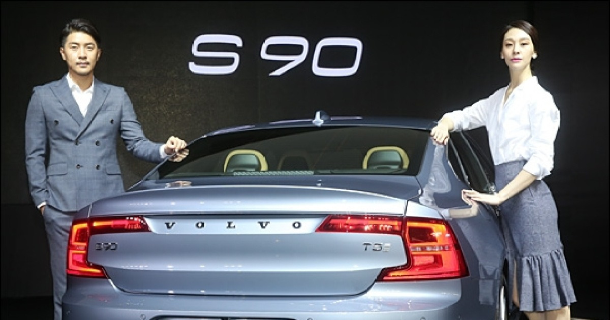 [사진]'더 뉴 S90' 스포티한 뒤태