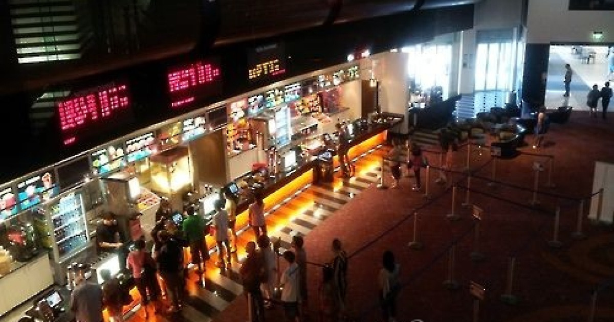 CGV 전산망 마비..예상치 못한 80년대 영화관 체험