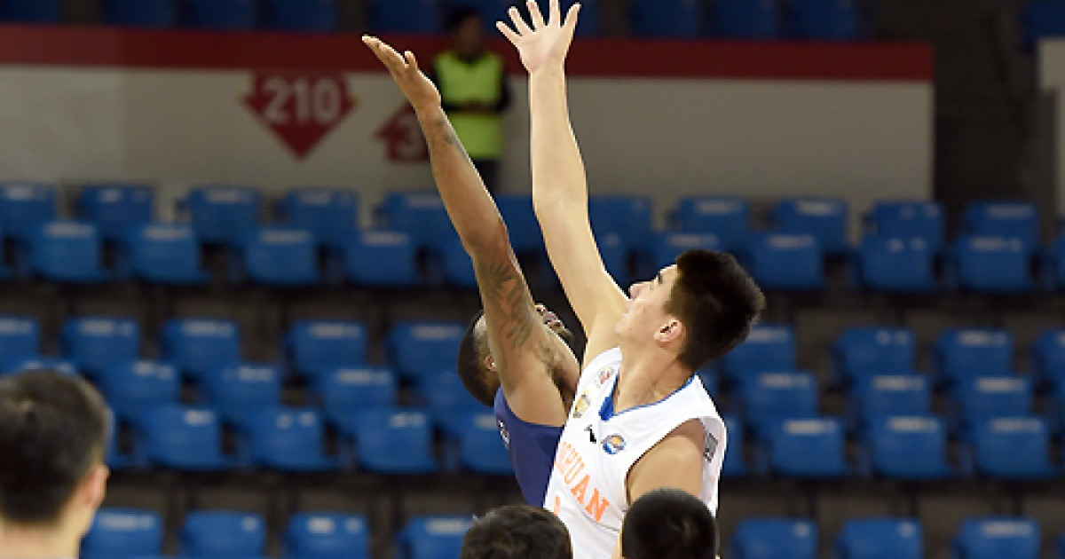 [MD포토] 전주KCC-쓰촨 '한중 농구 챔피언 클럽의 자존심 대결'