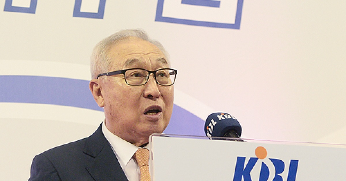 인사말하는 KBL 김영기 총재 [MK포토]