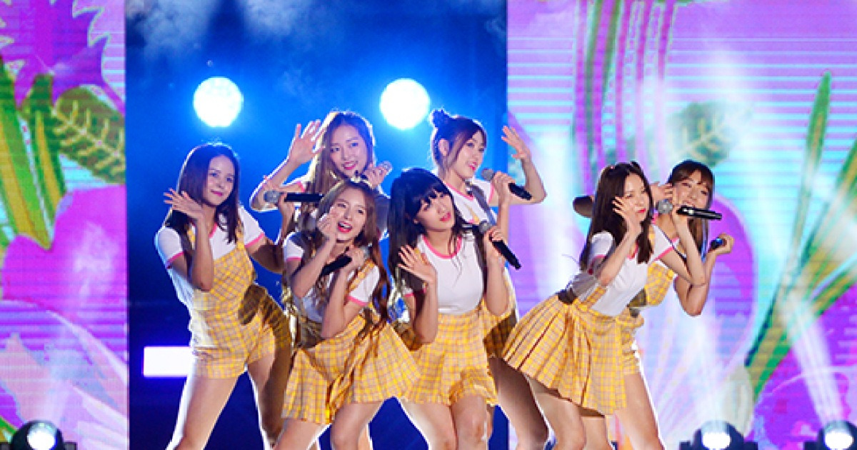 [TD포토] CLC '핑클로 변신'