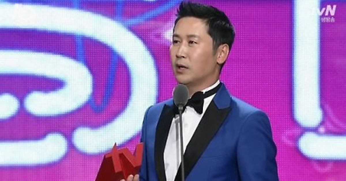 [tvN10 어워즈] tvN 터줏대감 신동엽, MC상 수상 "큰 축복"