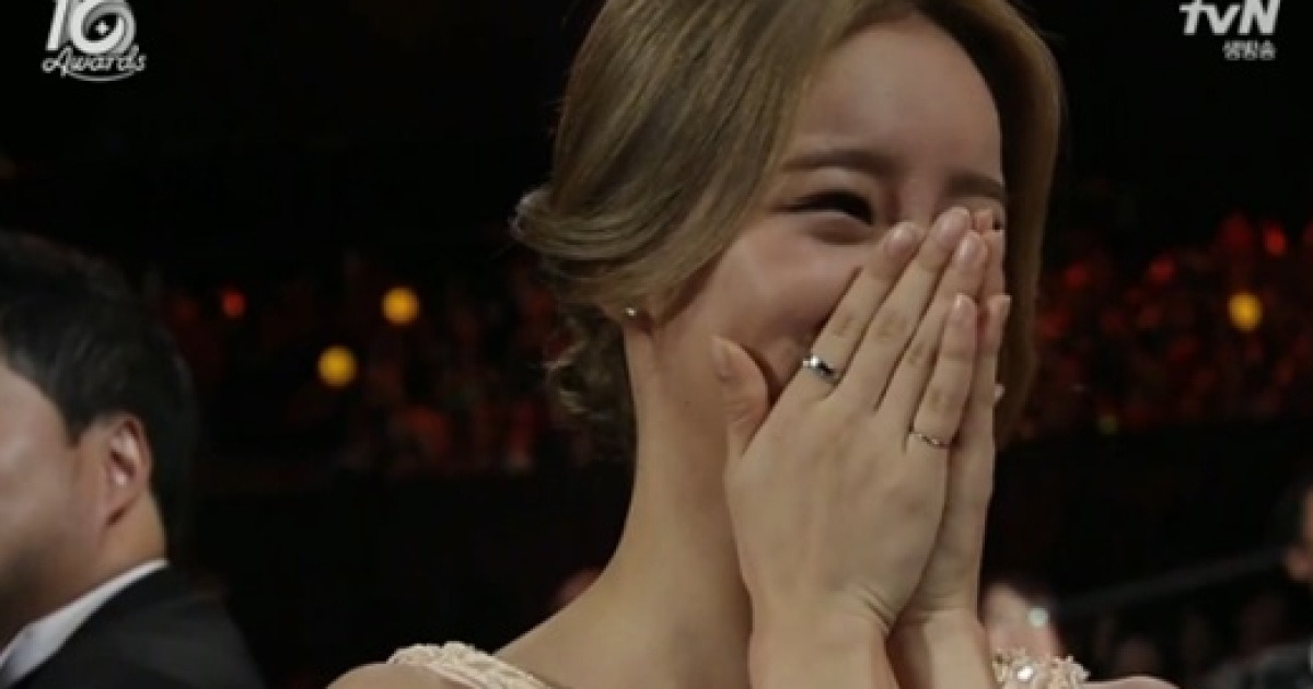 이문세 깜짝 등장에 기립박수 "덕선 곁에 머물겠어요"[tvN10 어워즈]