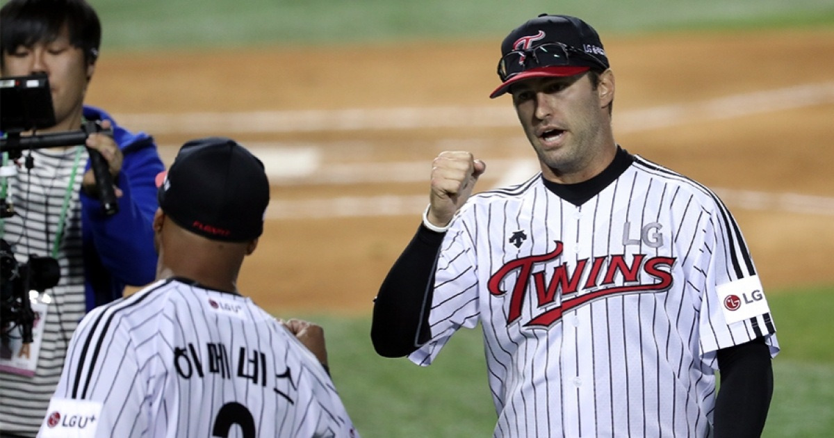 [KBO WC1] '7이닝 4실점' 허프, 막지 못한 필-나지완