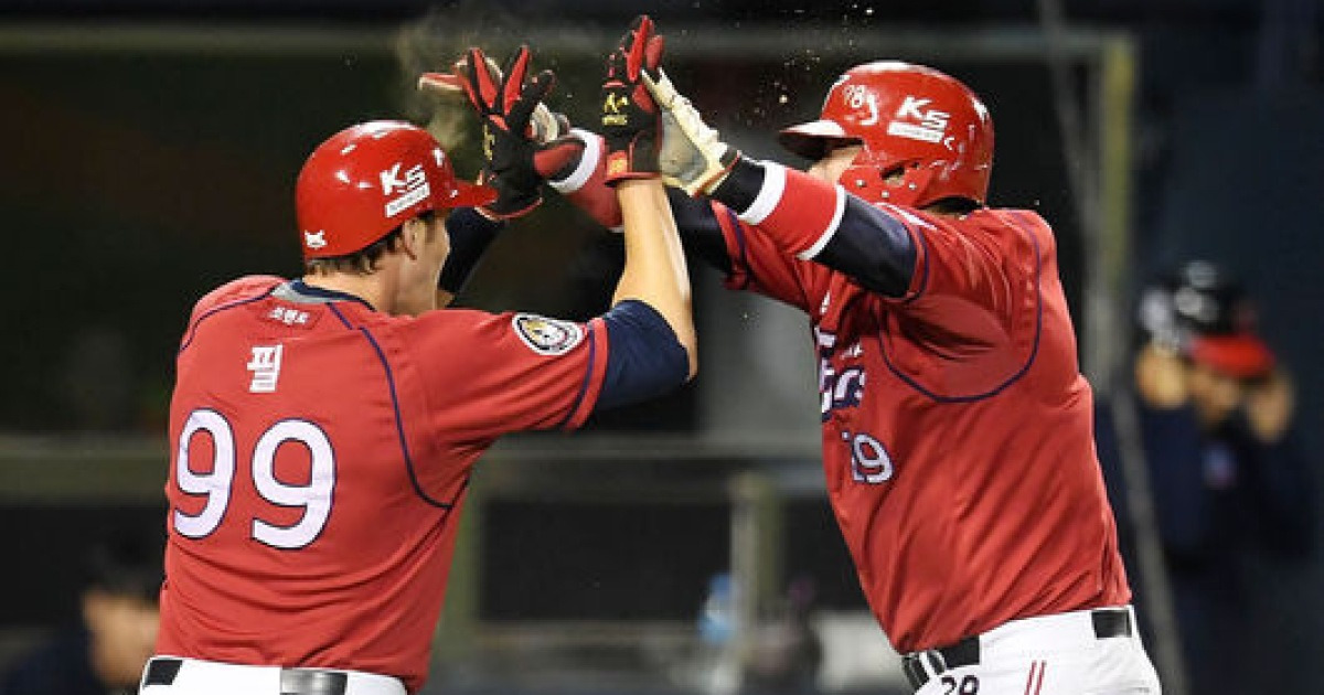 [WC1] '헥터 호투' KIA, LG에 4-2 승리.. WC는 2차전으로