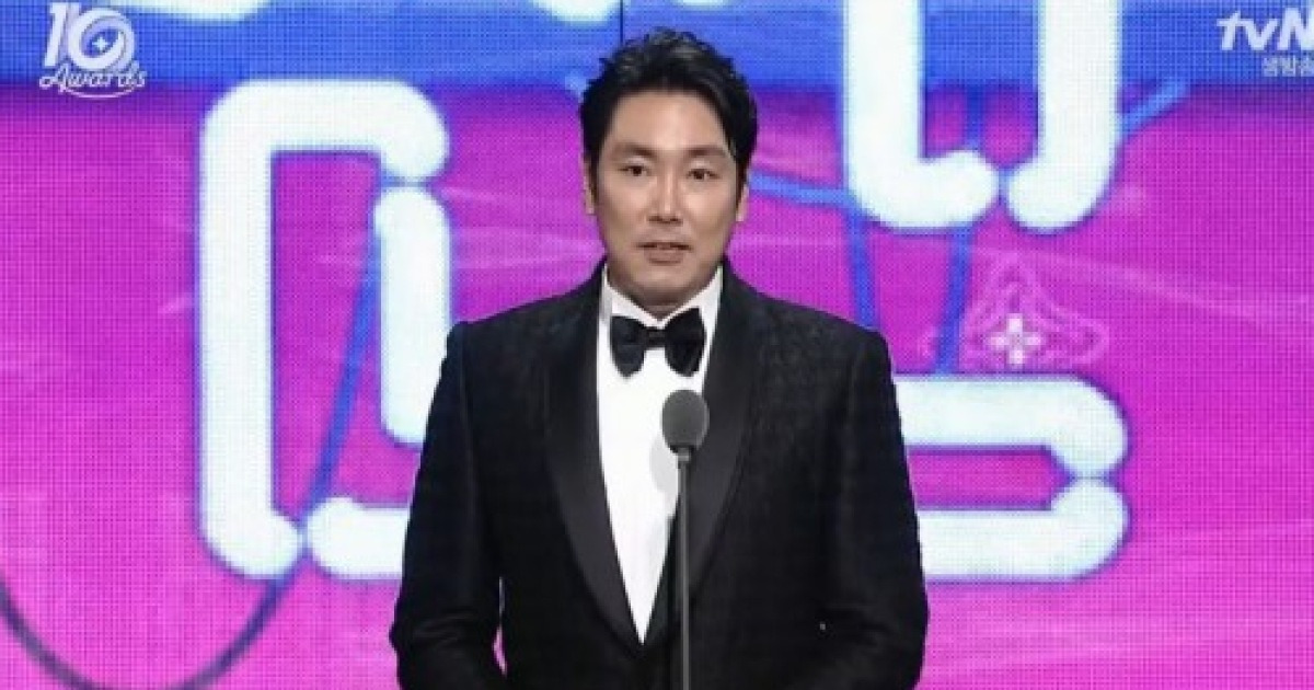 'tvN10어워즈' 이서진‧조진웅‧삼시세끼‧응팔, 대상수상[종합]