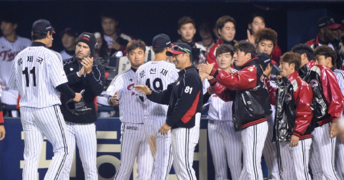 [WC2]김용의 끝내기 희생타 LG 준PO, 이제 '엘넥라시코'