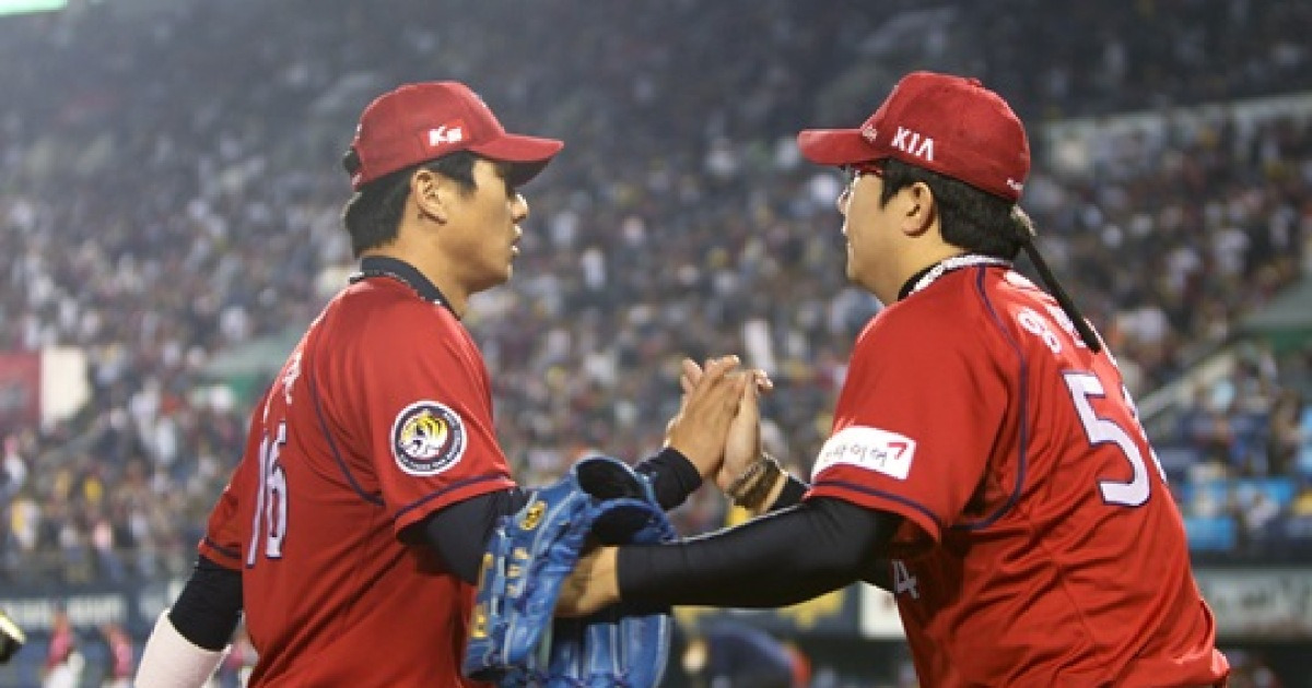 [WC2] '1안타-무득점 빈공' KIA, 호수비로 펼친 명승부