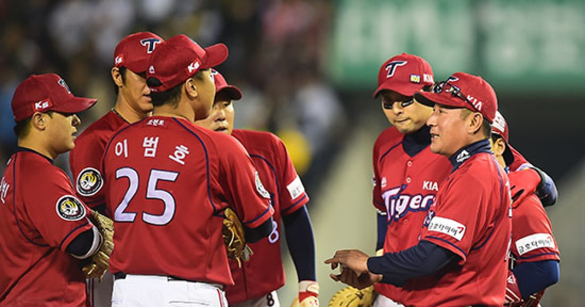 [WC2] '패장' 김기태 감독 "내년에는 더 강한 팀 되겠다"