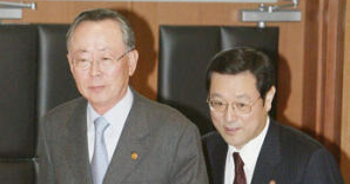 국세청 방문한 부총리