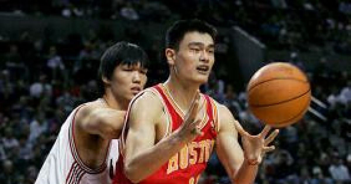 [NBA] "10번째 출장" 하승진, 야오밍 맞대결 무득점