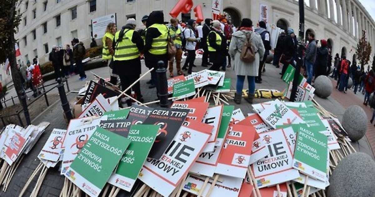 POLAND TRADE AGREEMENTS PROTEST