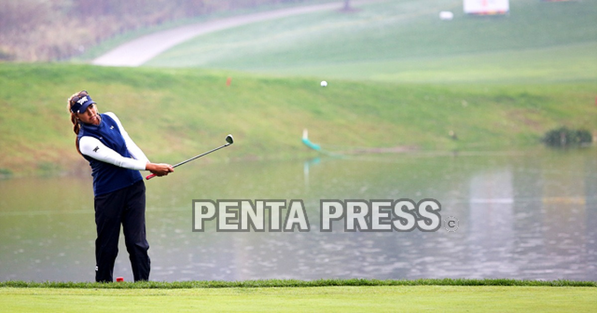 [포토] 앨리슨 리 18번 홀 - 2016 LPGA KEB 하나은행 챔피언십 Final 라운드 (20)