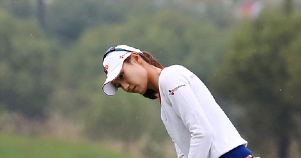 [포토] 퍼팅하는 김민선 - 2016 LPGA KEB 하나은행 챔피언십 Final 라운드 (13)