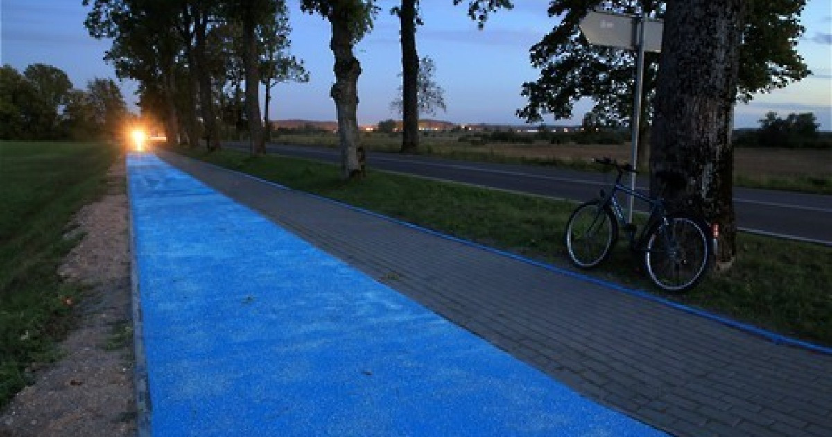 POLAND TECHNOLOGY GLOWING BIKE PATH