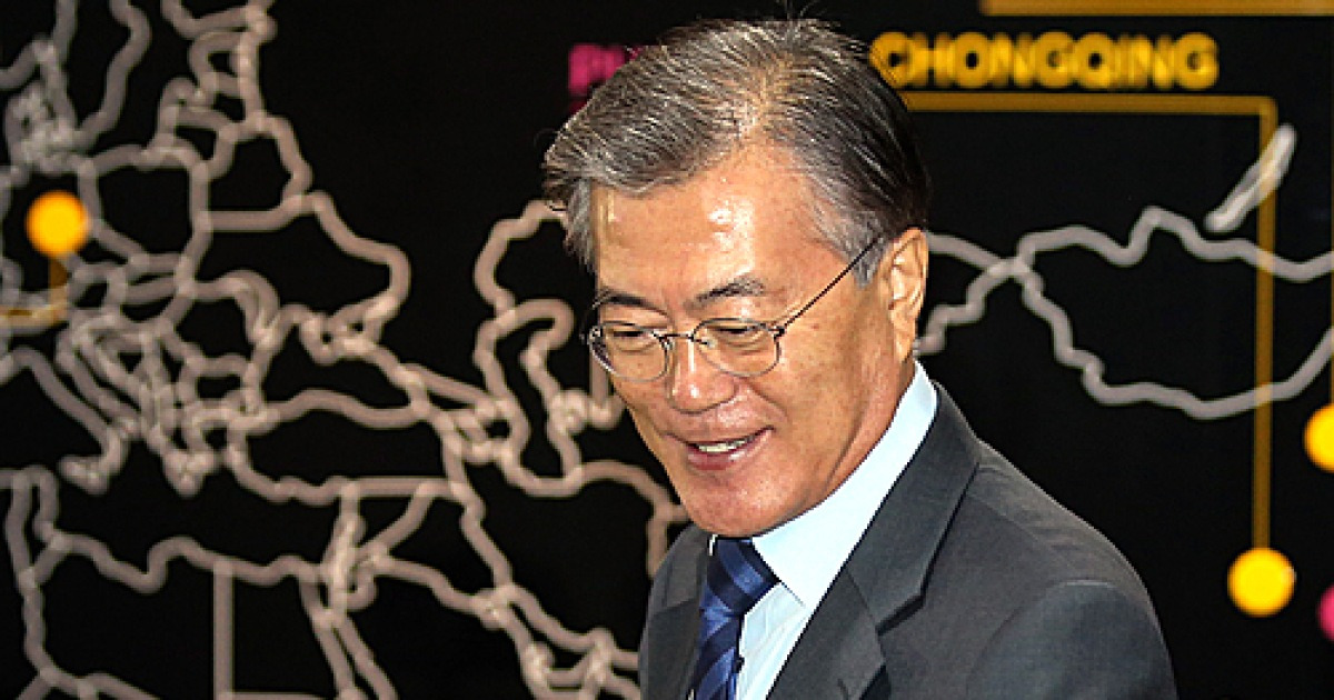 밝은 표정의 문재인 전 대표