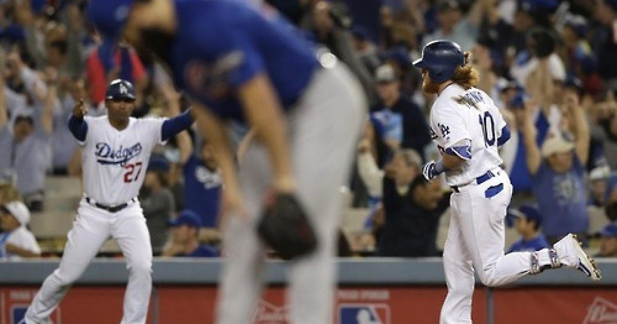 CORRECTION USA BASEBALL MLB PLAYOFFS