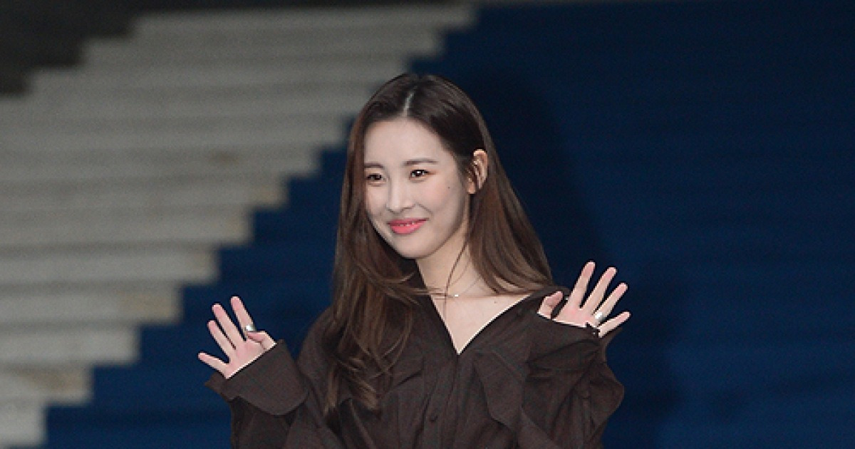 선미 '반가운 손인사' [MBN포토]