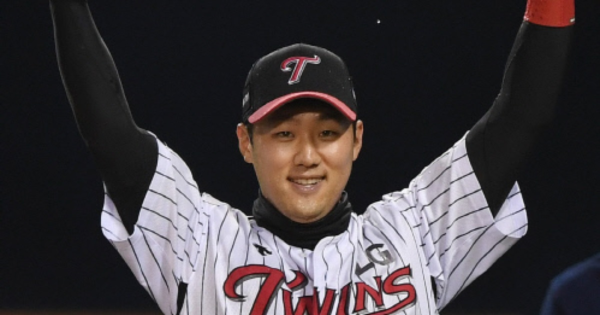 [SS포토] LG 양석환, PO 3차전 데일리 MVP의 영광!