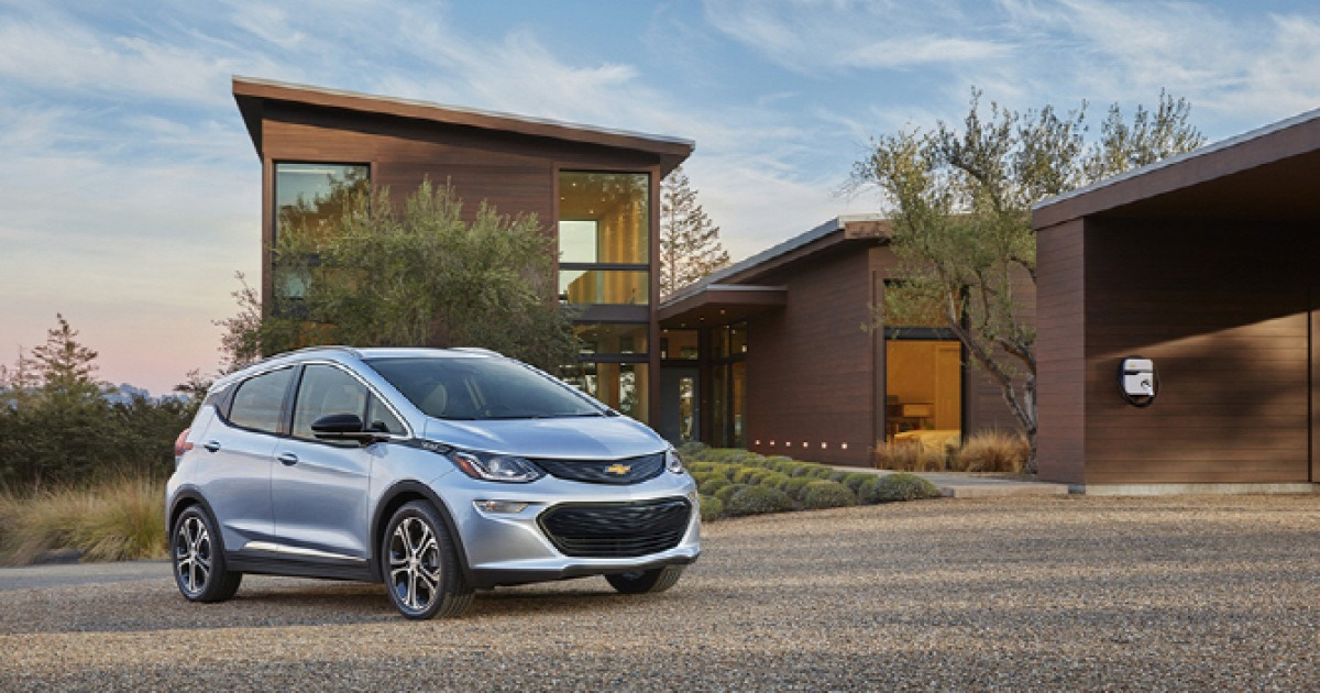 1회 충전으로 383km 주행이 가능한 쉐보레 볼트(Bolt) EV 내년에 출시한다.