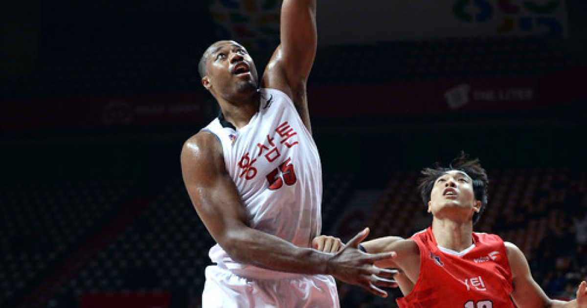 [프로농구]'4쿼터 조기퇴근' KGC, kt 가볍게 꺾고 단독선두