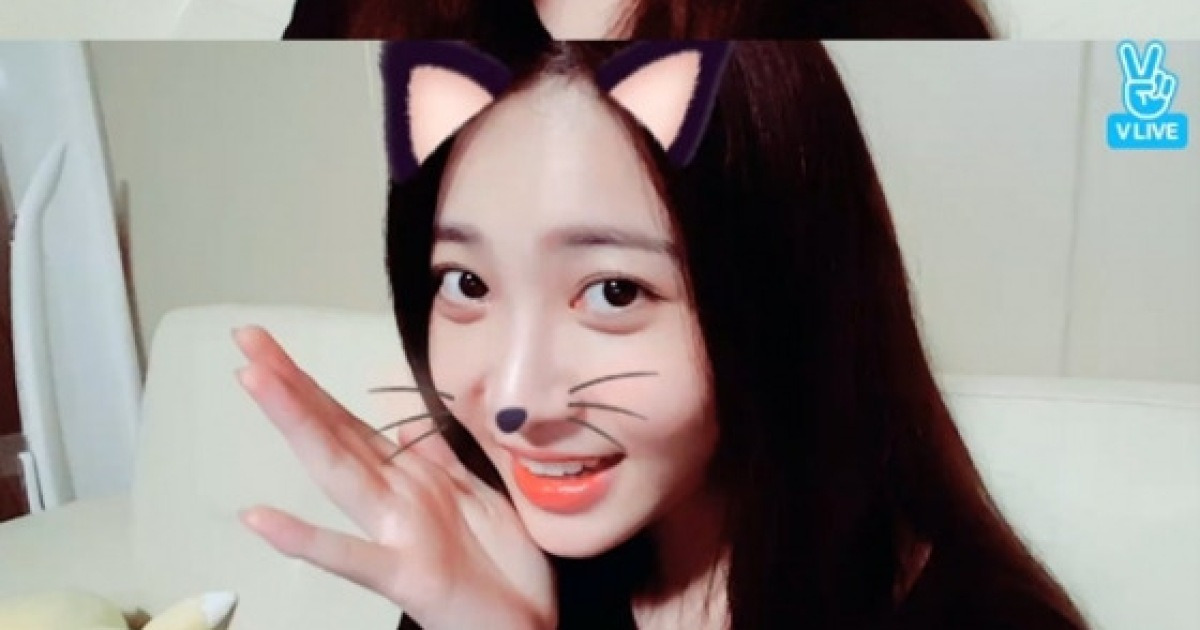 밤TView]'V앱' 걸스데이 유라, 생일 앞두고 혼자놀기 진수