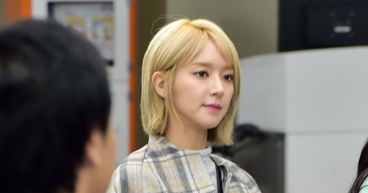 [TEN PHOTO]AOA 초아 '평상복에도 눈에 띄는 미모'(공항패션)