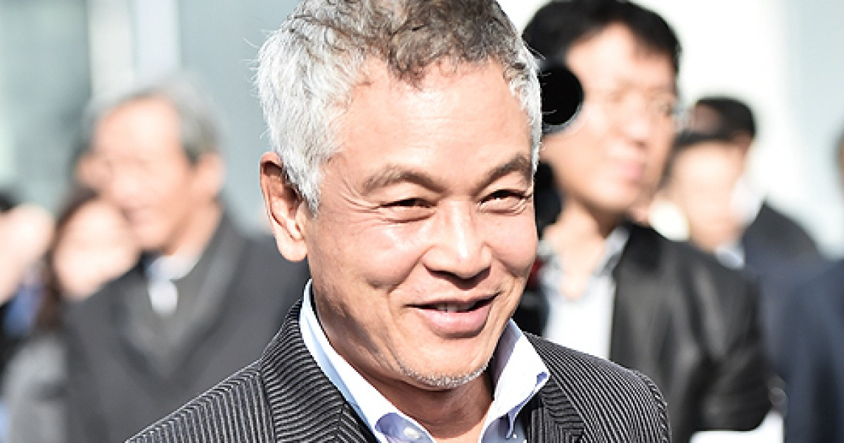 [포토엔]김영철 환한 미소로 찾은 길용우 아들 결혼식장