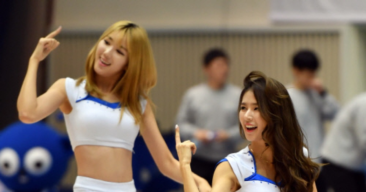 [SS포토]KDB응원펼치는 박기량, 겨울도 바빠요!