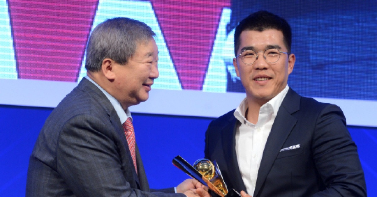 [포토] 정근우, 2016 KBO 어워즈 득점상!