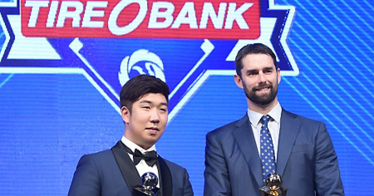 [MD포토] 니퍼트-신재영 '2016 KBO리그 MVP-신인왕'