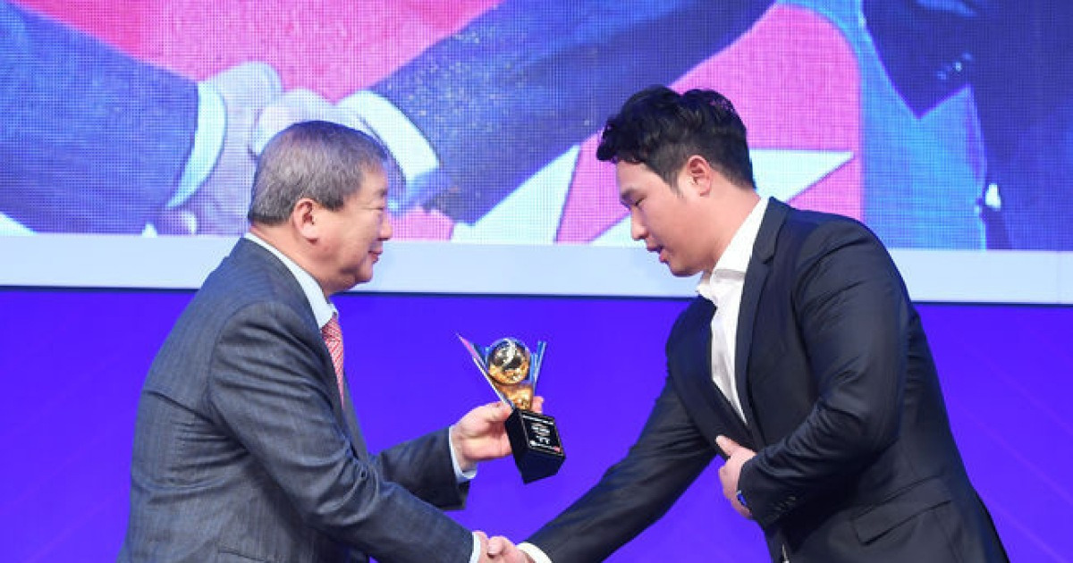 [사진]소년장사 최정, '2016 KBO리그 홈런왕'