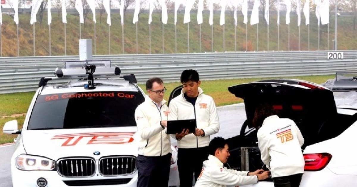 SKT, BMW와 세계 최초 5G 커넥티드카 시연