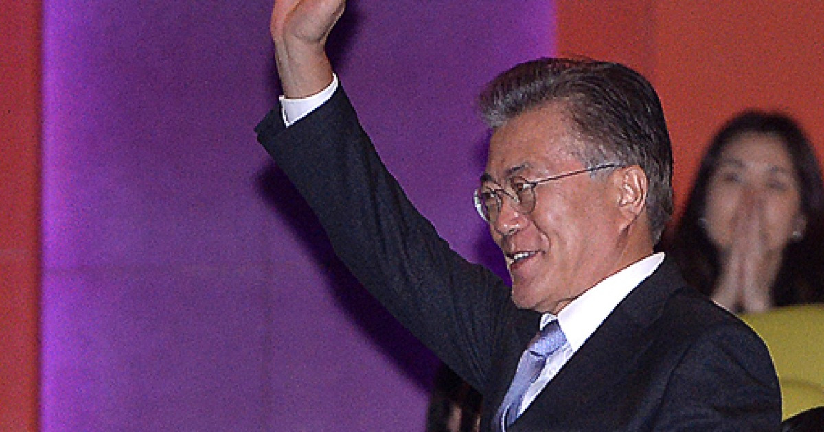 손인사 하는 문재인 [MBN포토]