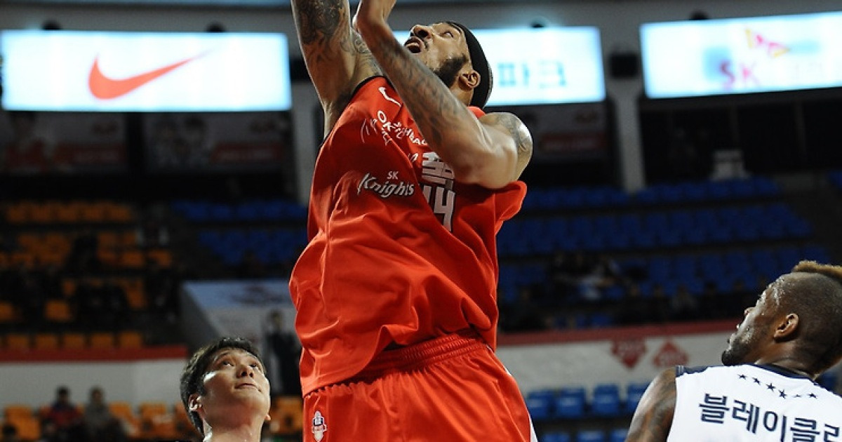 [KBL] SK 심스 개막 후 최고 활약, 화이트 부진 메웠다