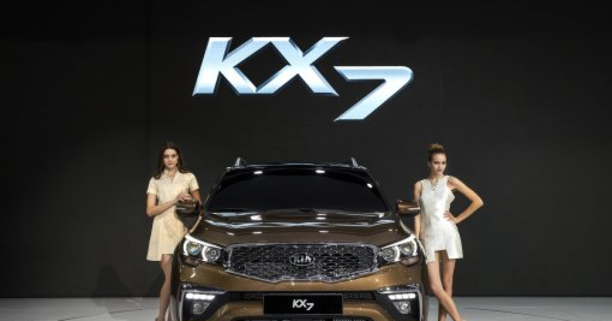 기아차, 中 전략 SUV 'KX7' 첫 선..대담한 디자인·동급 최대 실내·다양한 엔진