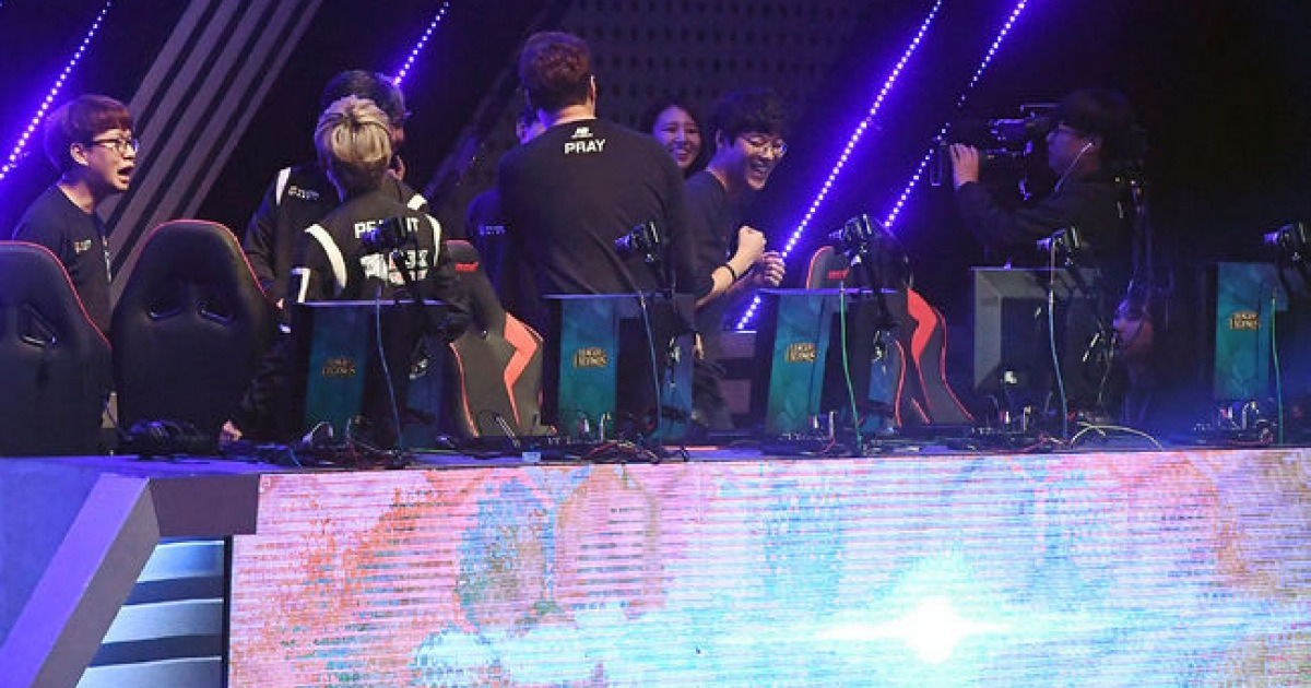 [사진]KeSPA컵 우승의 기쁨을 만끽하는 ROX 타이거즈