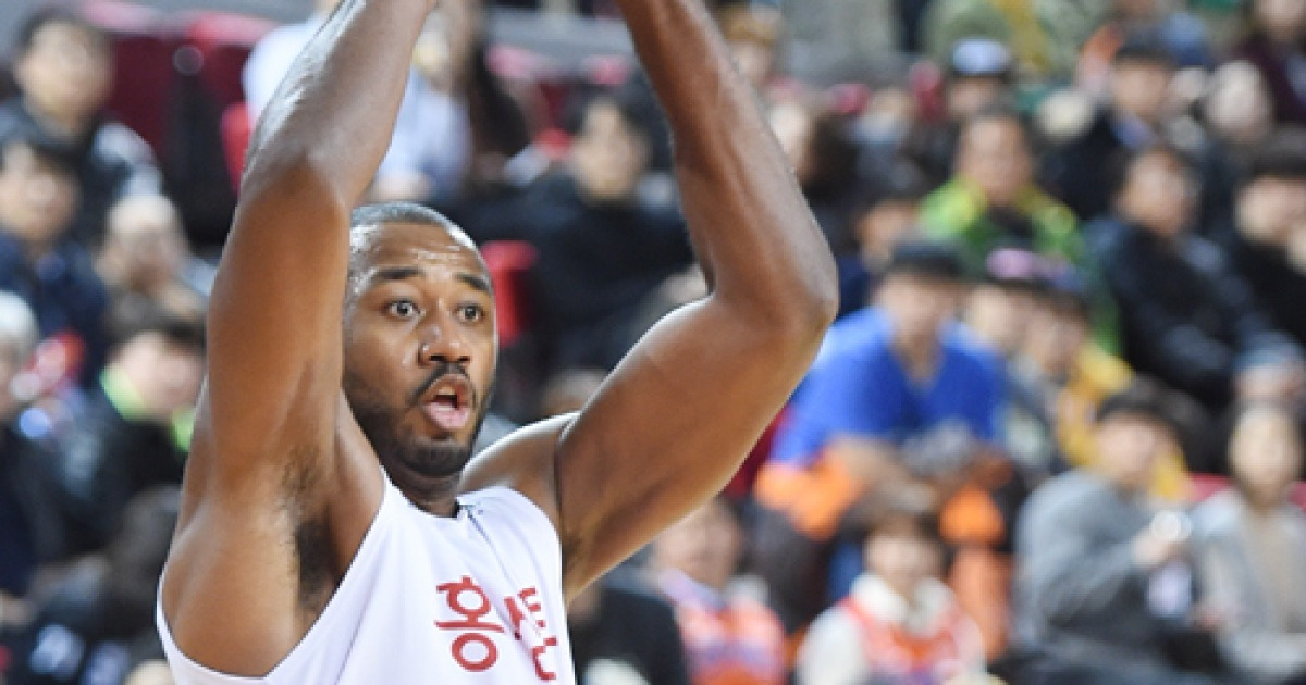 '35점 11R' KGC 사이먼, "오세근 있어서 훨씬 수월하다"