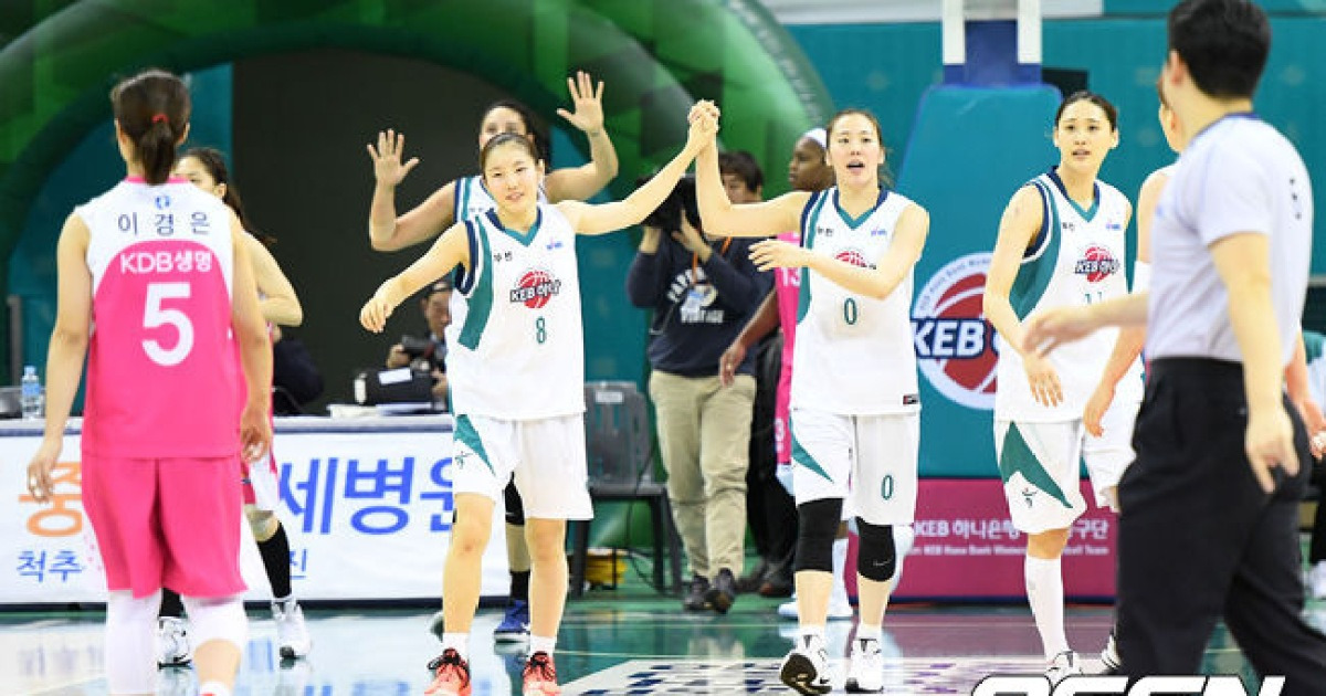 [사진]접전 끝에 KDB생명 잡아낸 KEB하나은행