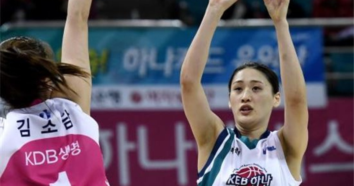 '강이슬 24점' KEB하나은행, KDB생명 꺾고 3연승 질주