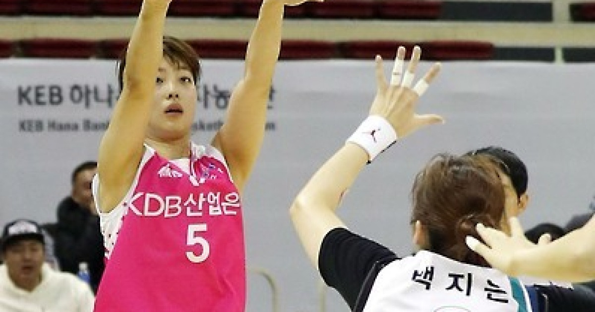 KDB생명 이경은 슛