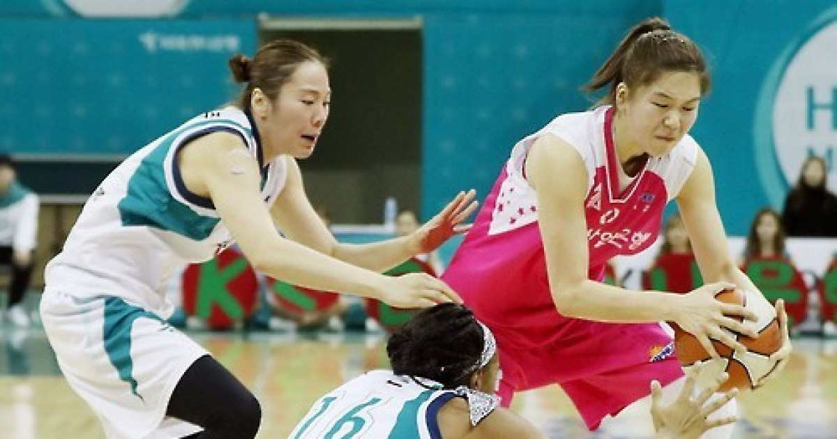 KDB생명 김소담 '공 잡았어'