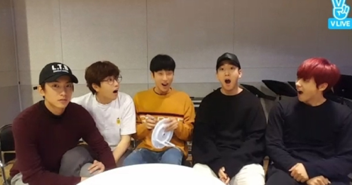 '컴백' B1A4 "1위 공약? 순위가 뭐가 중요하겠냐"(V LIVE)