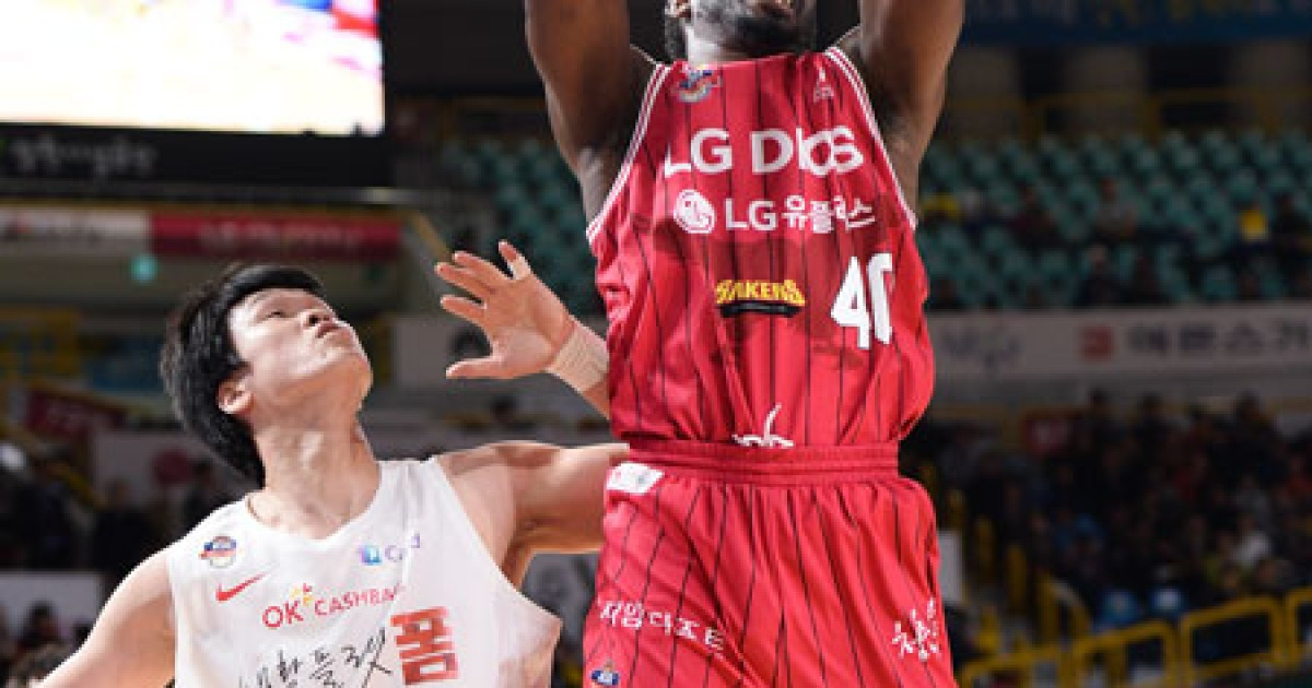 '메이스 26점' LG, SK에 4Q 대역전극..2연패 탈출